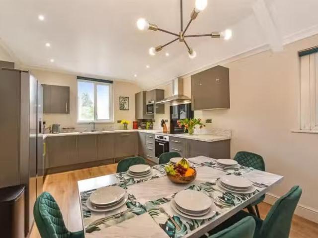 Charming 2 BA 5 bedroom flat for rent in Fairoak Road, CF23