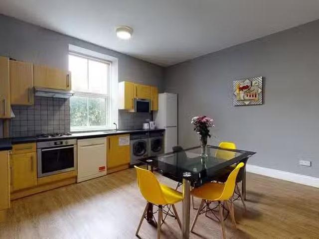 Deal! 2 BA 5 bedroom Flat to rent, Greenbank Terrace, Greenban.