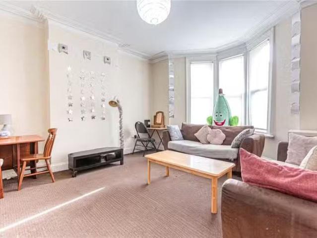 Nice 2 BA 5 bedroom house for rent in High Street, Staple Hill.