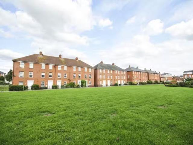 Unique 2 BA 5 bedroom house for rent in Horsa Gardens, Hatfiel.
