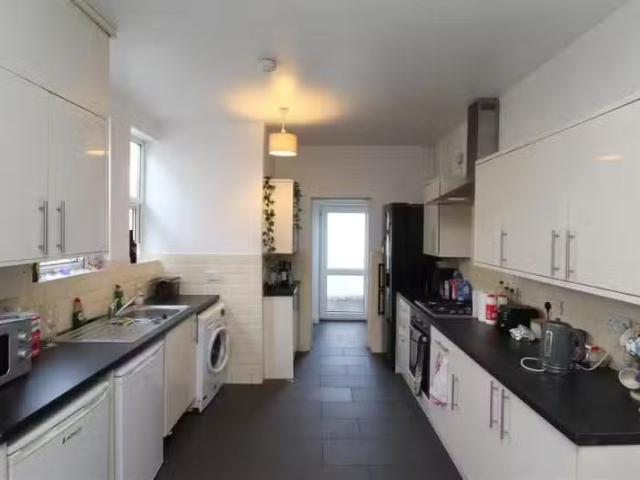 Rental! 2 BA 5 bedroom house for rent in Llanishen Street, Hea.