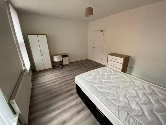 Unique 2 BA 5 bedroom terraced house for rent in Bradfield Str.