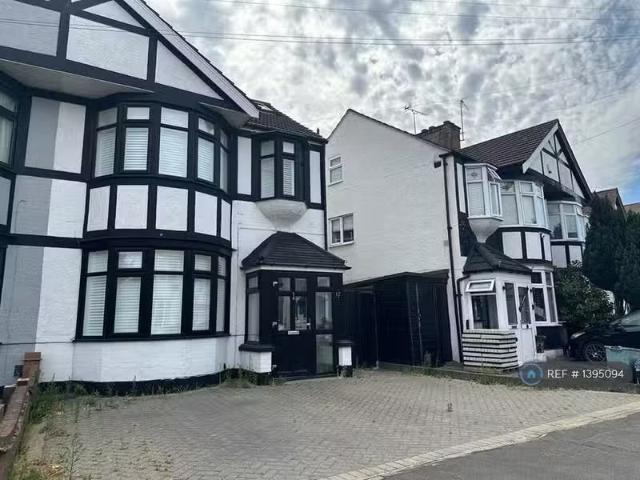 Cheap 2 BA 5 bedroom terraced house for rent in Greystone Gard.
