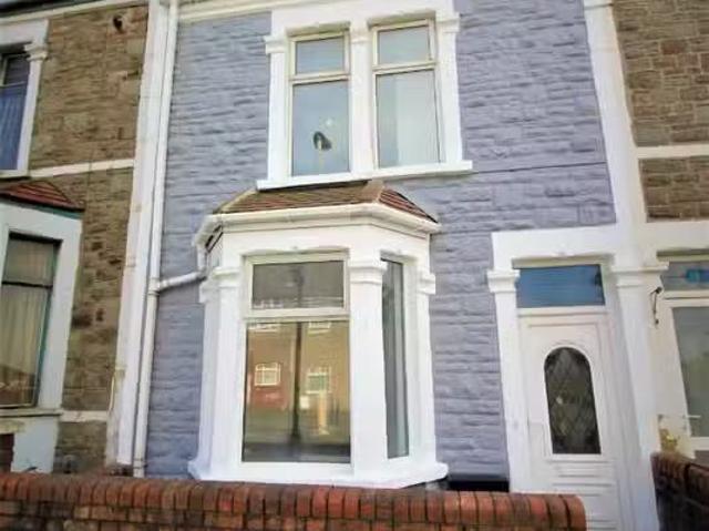 Just in! 2 BA 5 bedroom terraced house for rent in Whitehall R.