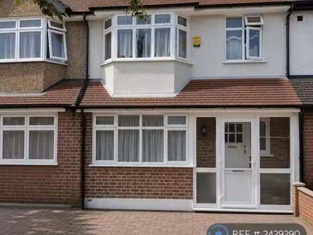 Cozy 2 BA 6 bedroom detached house for rent in Chestnut Grove.