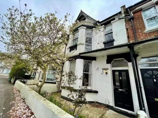 Nice 2 BA 6 bedroom house for rent in Churchill Road, BH1