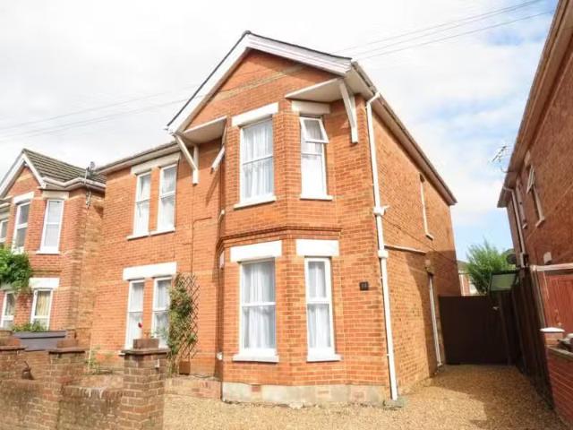 Just in! 2 BA 6 bedroom house for rent in 6 bedroom Detached H.