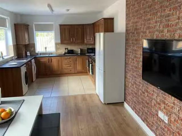 New 2 BA 6 bedroom house share for rent in Wellesley Avenue, B.