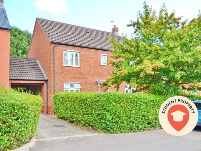 Cozy 2 BA 6 bedroom semi detached house for rent in Blandamour.