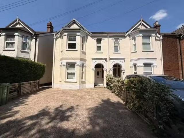 Just in! 2 BA 6 bedroom semi detached house for rent in Maybur.
