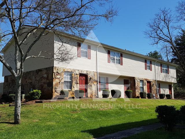 Nice 2 Bd | 1.5 Ba Townhouse in West Knox off Cedarbluff! End Unit!
