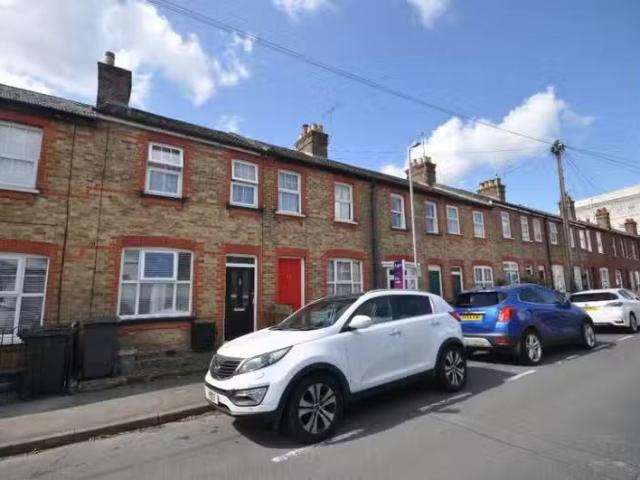 For Rent! 2 bedroom terraced house for rent in Gainsborough Cr.