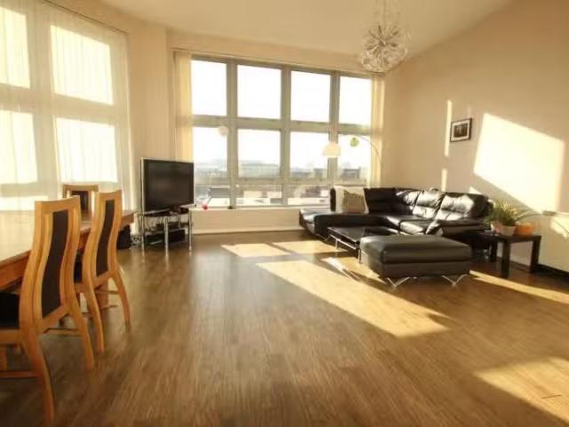 For Rent! 2 bedroom apartment for rent in 42 George Street, Bi.