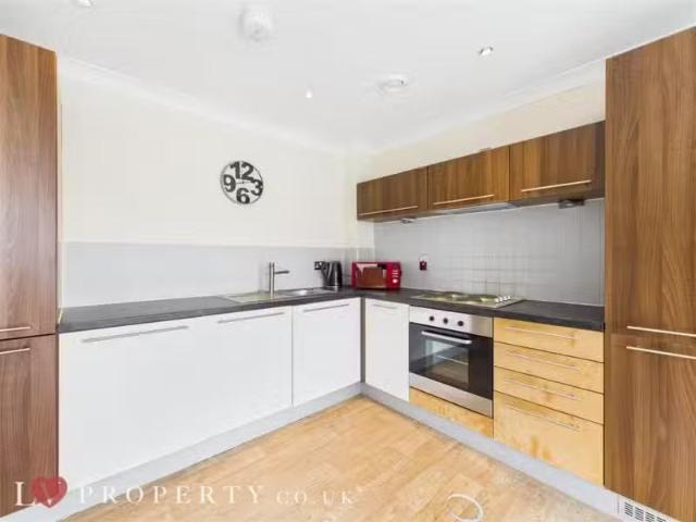 Just in! 2 bedroom apartment for rent in City walk, Irving Str.