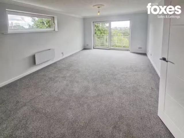 Cozy 2 bedroom apartment for rent in South View, 24 St. Valeri.