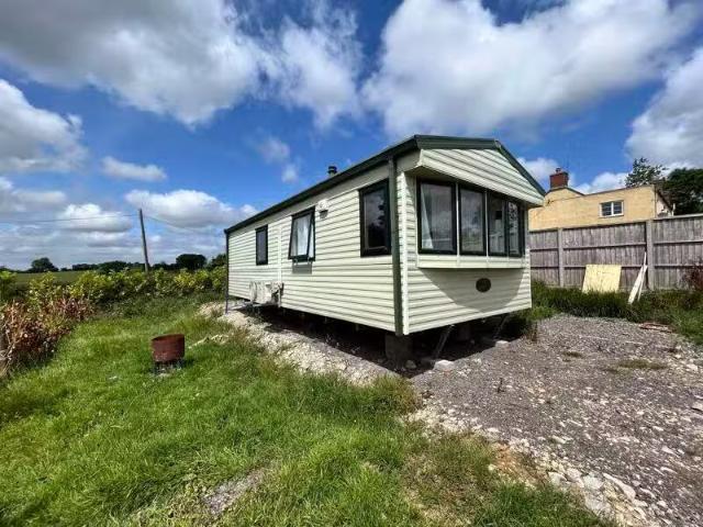 Just in! 2 bedroom caravan for rent in Beard Hill Farm, Pylle.