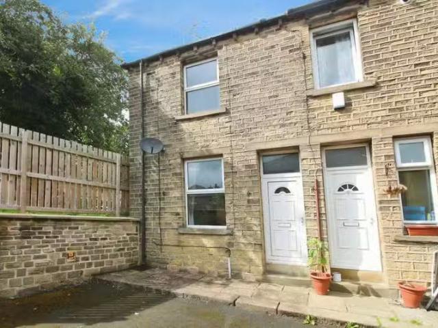 Rental! 2 bedroom end of terrace house for rent in Cross Cotta.