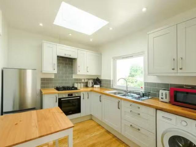 Unique 2 bedroom flat for rent in North Street, Bedminster, Br.
