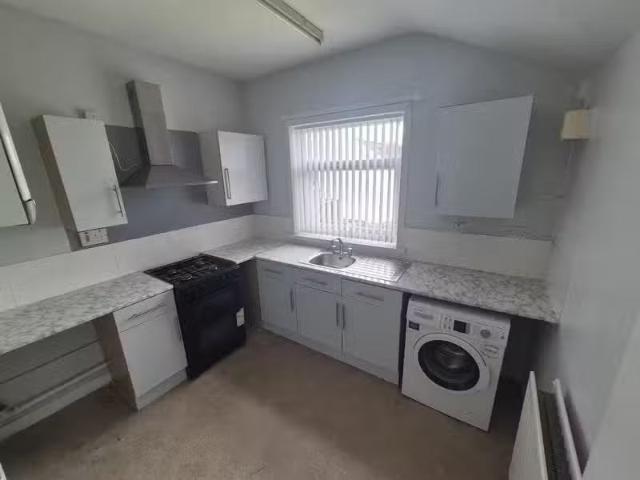 Rental! 2 bedroom flat for rent in Birmingham Road, West Bromw.