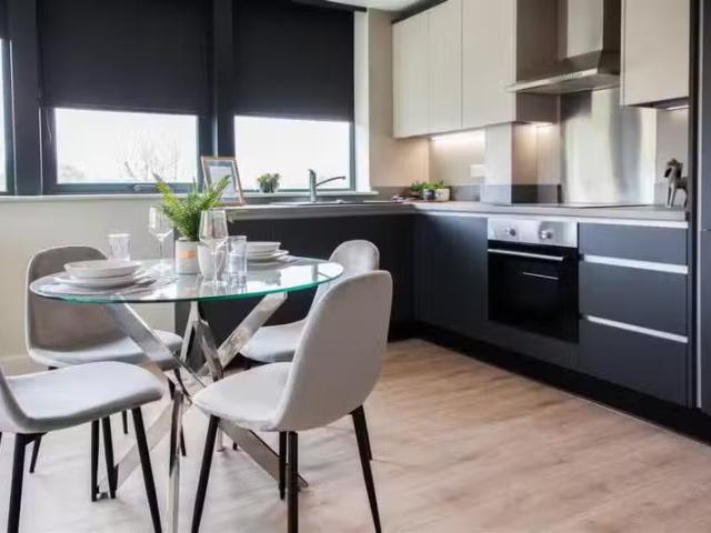 Rental! 2 bedroom flat for rent in Birmingham Road, West bromw.