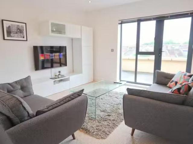 Cozy 2 bedroom flat for rent in Coronation Road, Bristol West.