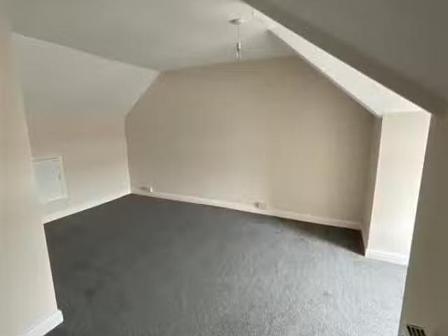 Just in! 2 bedroom flat for rent in Flat 2 81 De Grey Kingston.