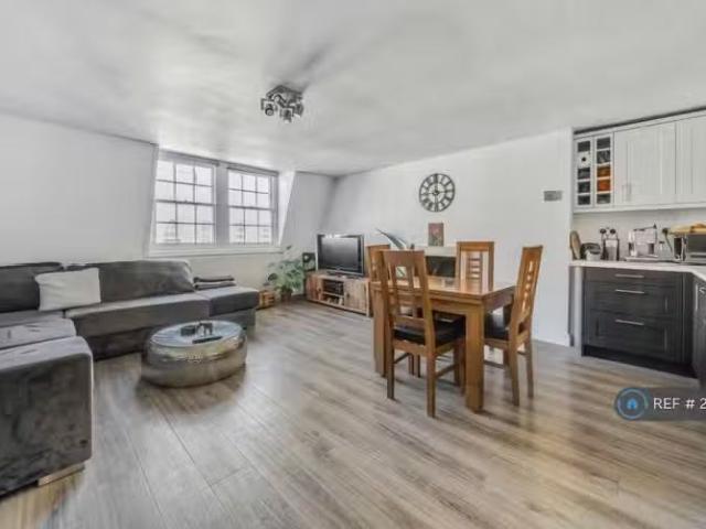 Unique 2 bedroom flat for rent in George Street, Bath, BA1