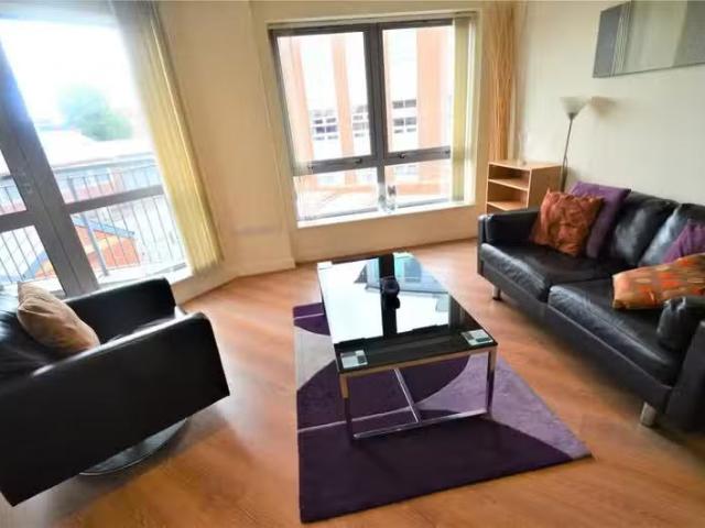 Cozy 2 bedroom flat for rent in Hall Street, Birmingham, West.