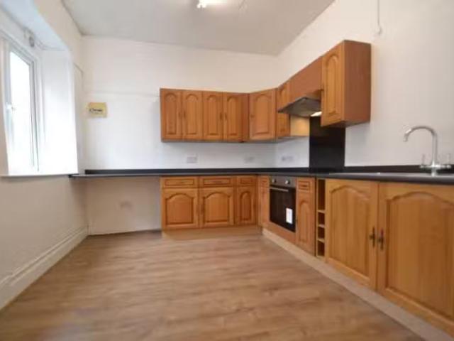 Just in! 2 bedroom flat for rent in High Street, Portishead, B.
