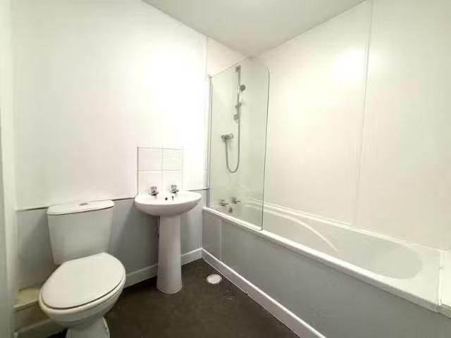 Just in! 2 bedroom flat for rent in Kings Close, Kings Norton.