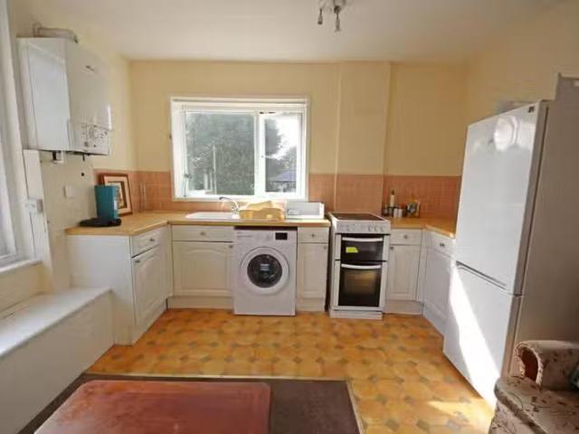 Deal! 2 bedroom flat for rent in Woodend Road, Winton, Bournem.