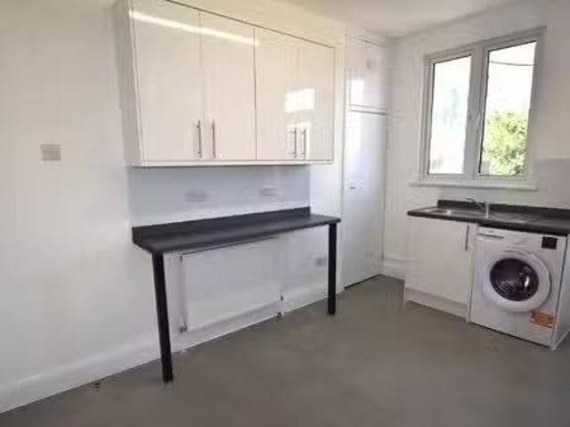 Cheap 2+ bedroom flat/apartment to rent in Susinteraction Ring.