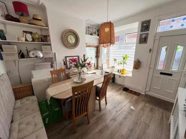 For Rent! 2 bedroom house for rent in Fairfield Road, Kings He.