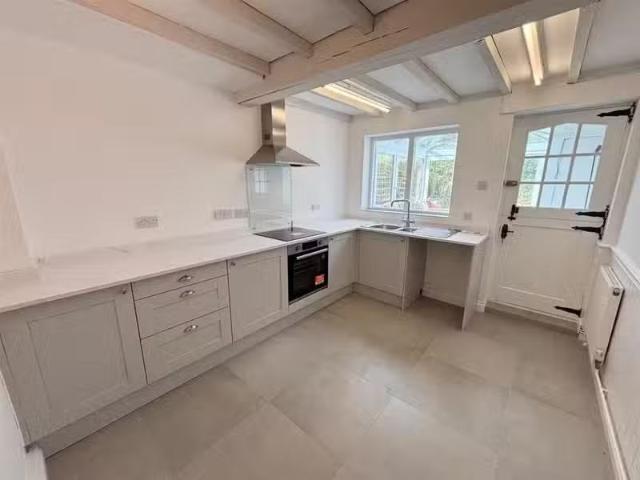 Cozy 2 bedroom house for rent in High Street, Henley In Arden.