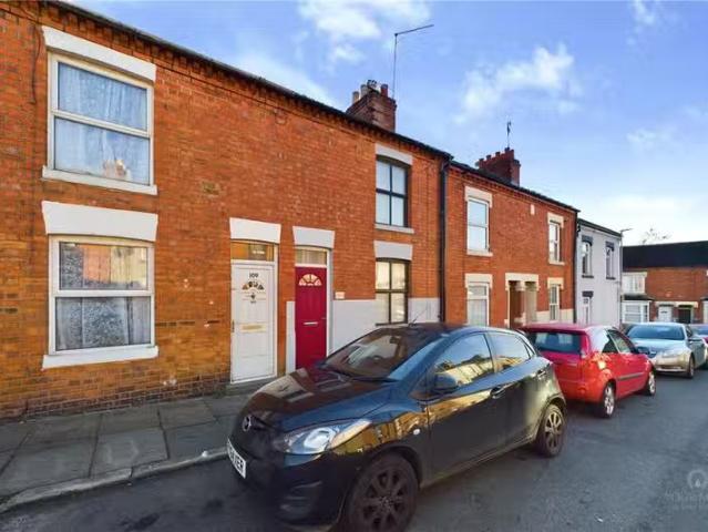 Nice 2 bedroom Mid Terrace House to rent, Lower Adelaide Stree.