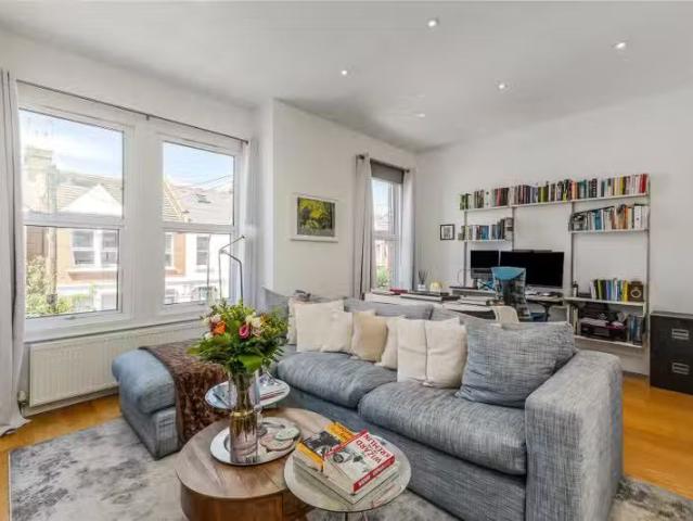 Cheap 2 bedroom property to let in Danehurst Street, London, S.