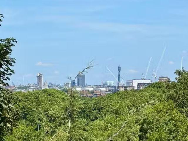 Just in! 2 bedroom property to let in Oakhill Road, London, SW.
