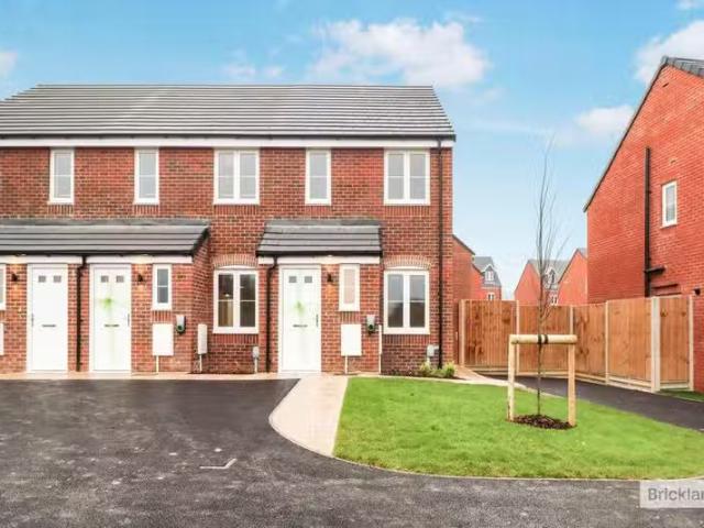 For Rent! 2 bedroom semi detached house for rent in Stanier Dr.