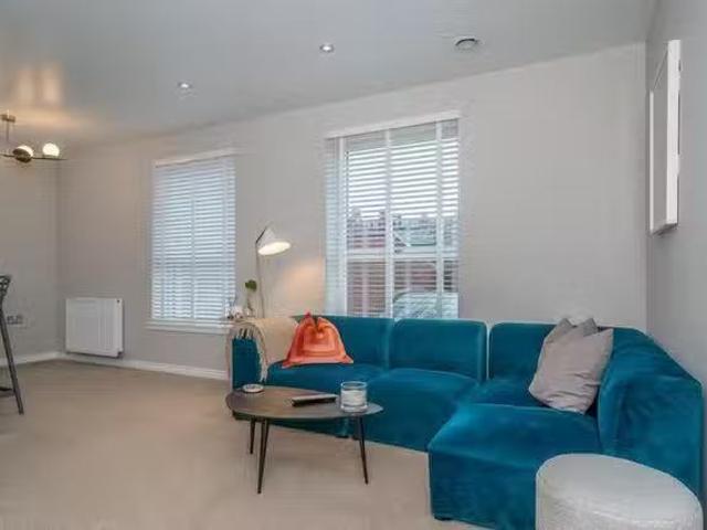 Cozy 2 BR Beaverhall Road