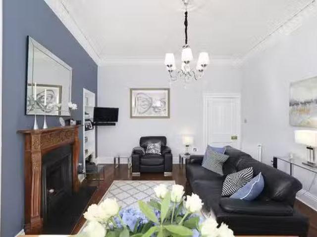 Rental! 2 BR Bellevue Crescent