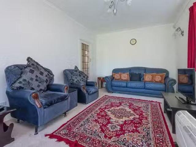 Cheap 2 BR Ewellhurst Road
