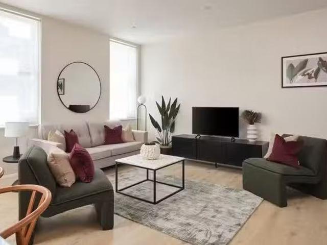 Nice 2 BR Fulham Road