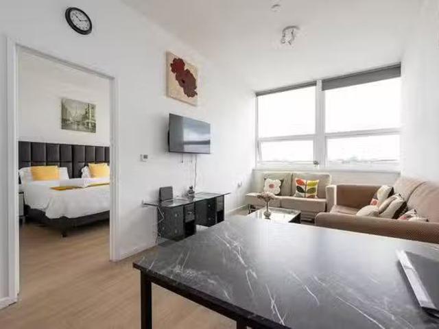Just in! 2 BR Halfords Lane