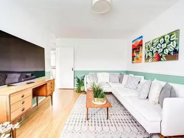 Charming 2 BR Headlam Street