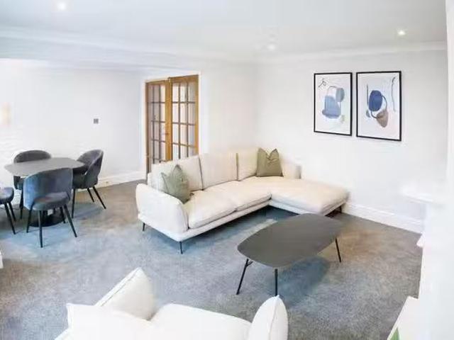 Unique 2 BR Mount Place
