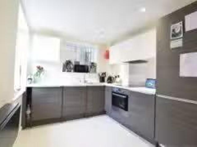 Just in! 2 BR Property & Houses to Rent: Frimley Road, Camberl.