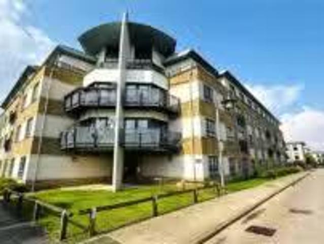 Charming 2 BR Property & Houses to Rent: Pond Road, Farnboroug.