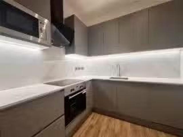 Charming 2 BR Property & Houses to Rent: Roop House, Fleet, Ha.