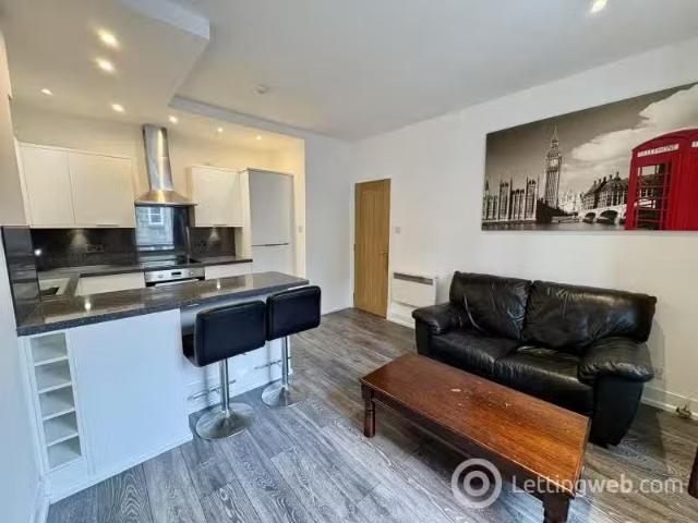 Deal! 2 BR Property to rent in 184 George Street, Aberdeen, AB.