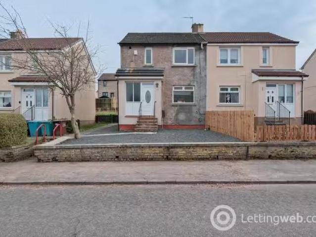Cozy 2 BR Property to rent in 234 North Dryburgh Road, Wishaw.